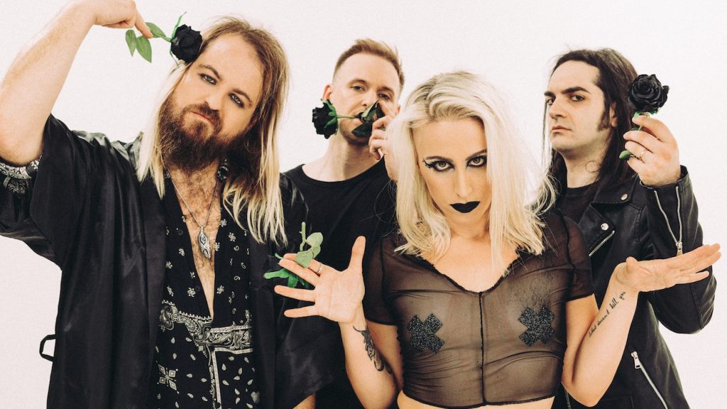 Profitez de votre week-end en parcourant l’EP original « Damned If I Do ...